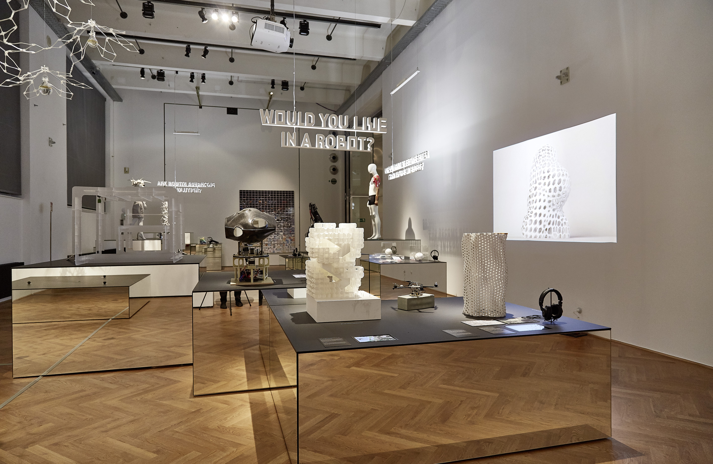 Universal Everything ⁄ Hello, Robot: Design between Human and Machine